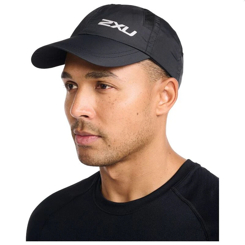 2XU Run Cap (Black/Black) | Sportpursuit.com