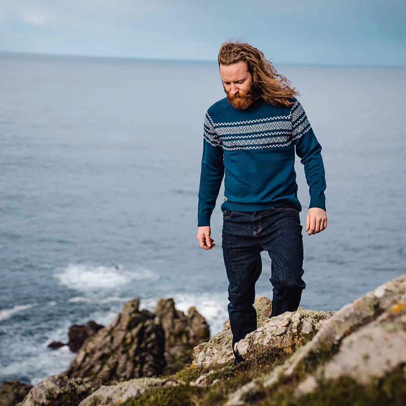 Bølger Mens Flakstad Fairisle Crew Sweater (Navy/Ivory) | Sportpursuit