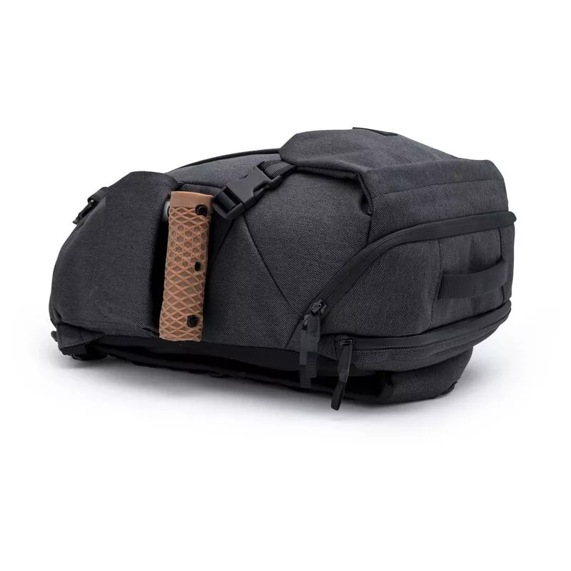 Chrome Pike 22L Backpack (Black) | Sportpursuit.com