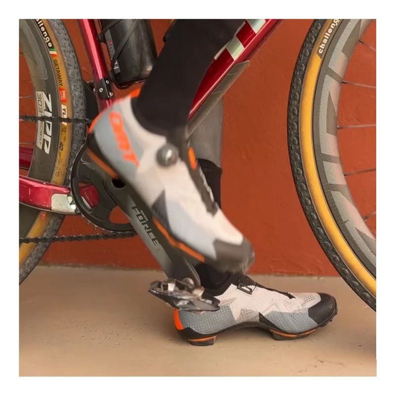 DMT KR0 Cycling Shoes (Coral/Black) | Sportpursuit.com