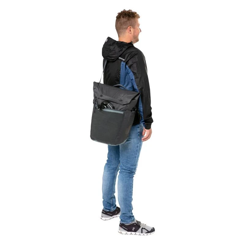 Deuter Mainhattan 17+10L Pannier (Graphite-Shale) | Sportpursuit.com