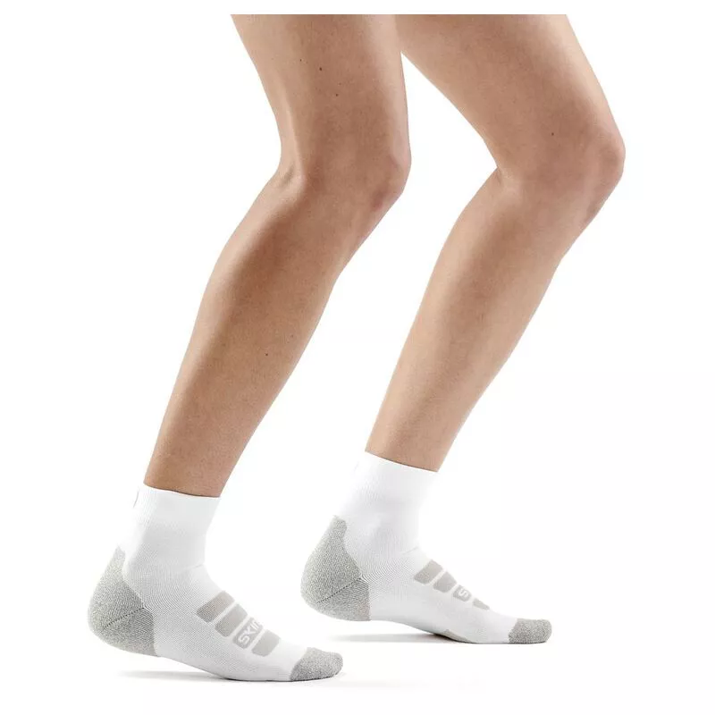 Skins Essentials Performance 1/4 Socks (White) | Sportpursuit.com